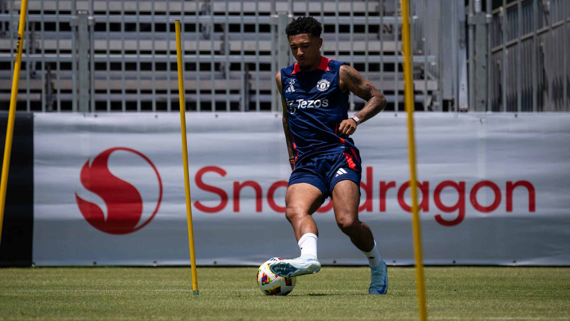 Training Highlights: Turning up the heat | Manchester United