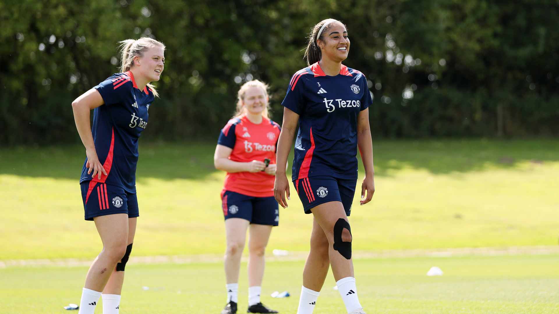 Gabby George and Jess Simpson return to training | Man Utd Women ...