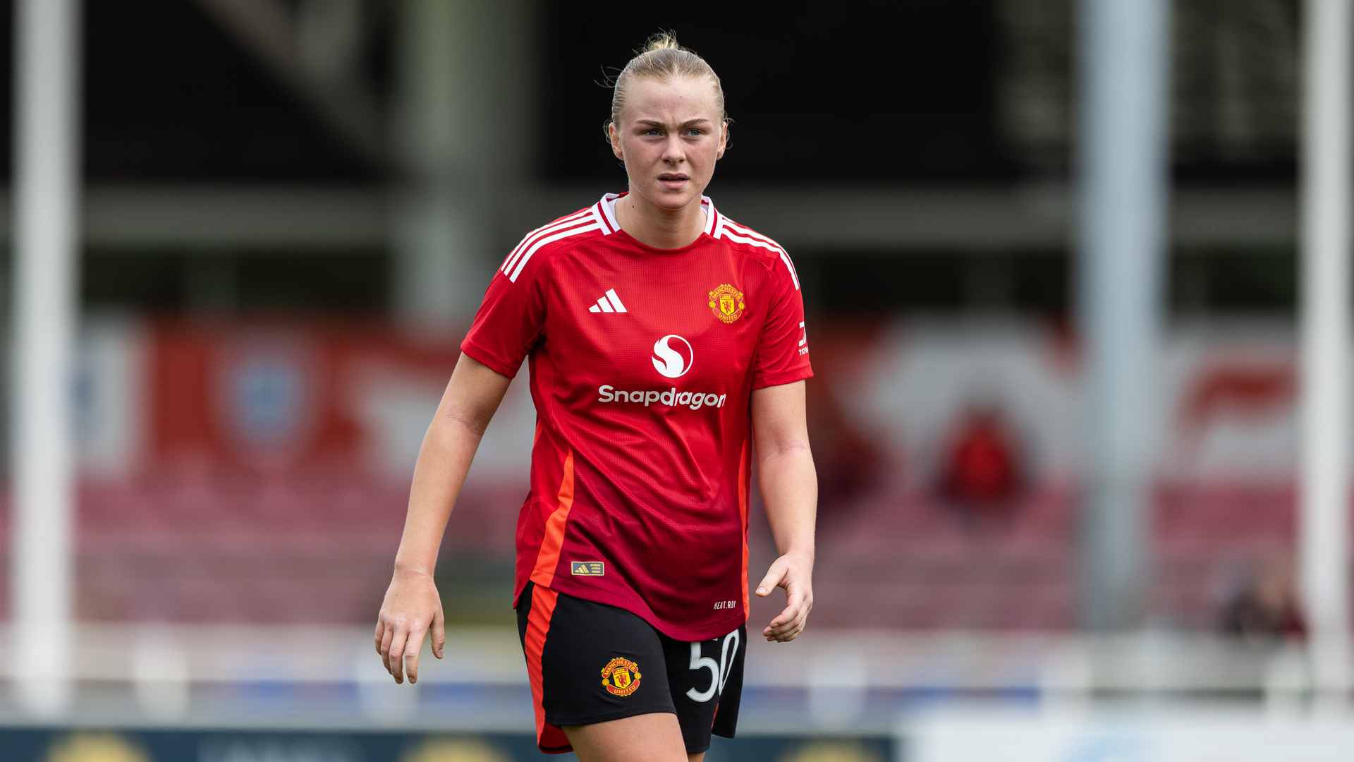 Amelia Oldroyd joins Burnley on a dual registration loan from Man Utd ...