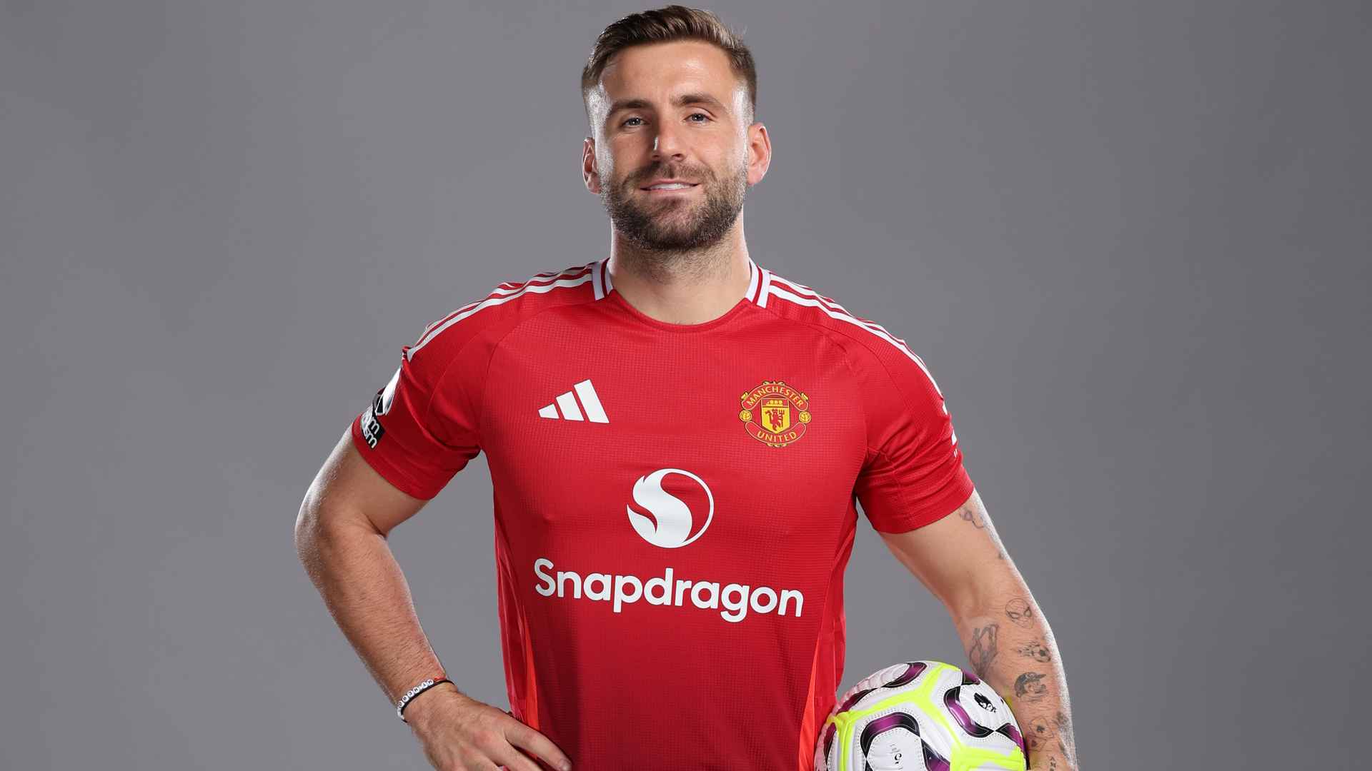 Tyrell Malacia and Luke Shaw expected to return after October ...