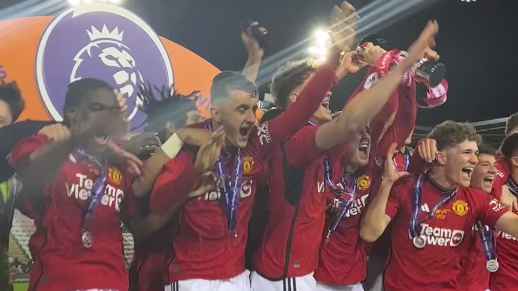Man Utd Under 18s lift Premier League Cup trophy social clip ...