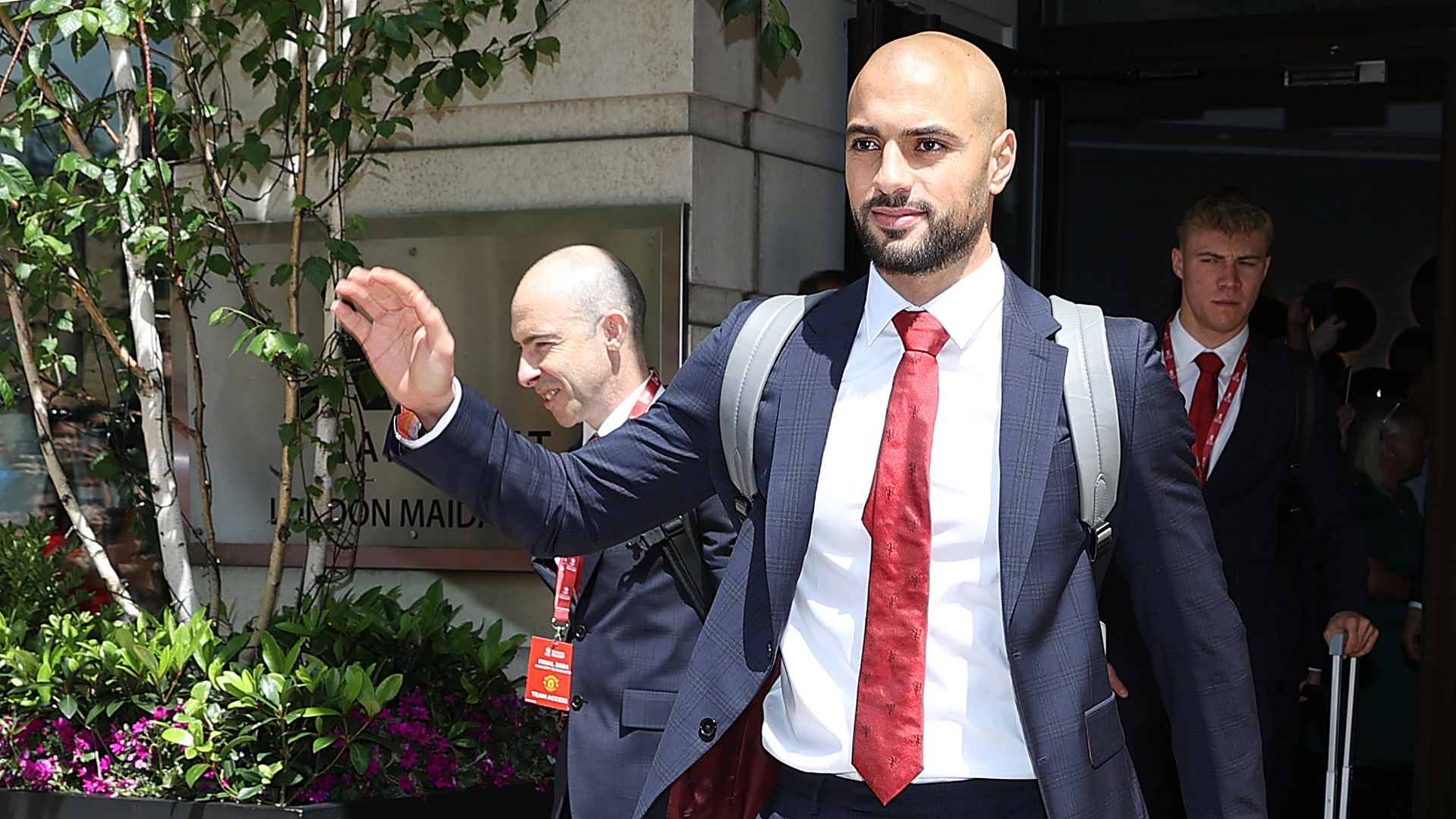 Man Utd players in Paul Smith suits leaving hotel and arriving at ...