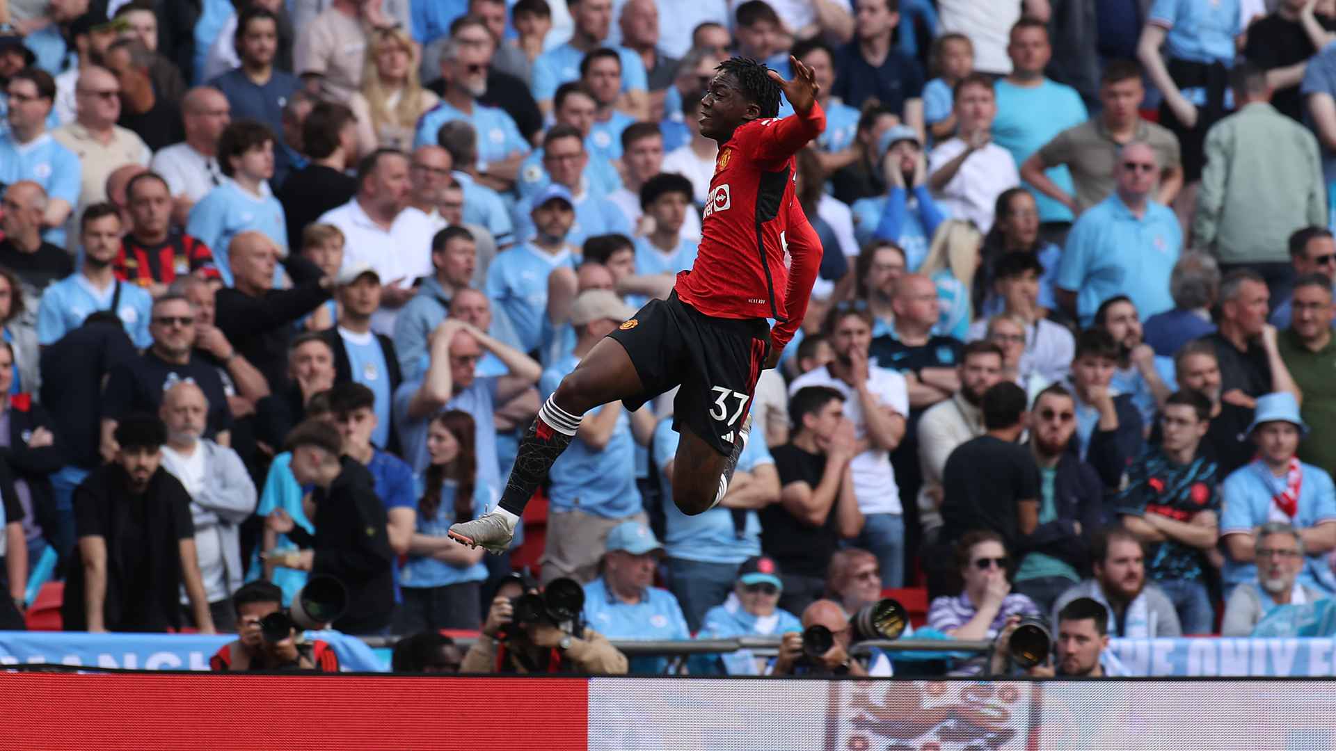 Man Utd midfielder Kobbie Mainoo voted official FA Cup Player of the ...