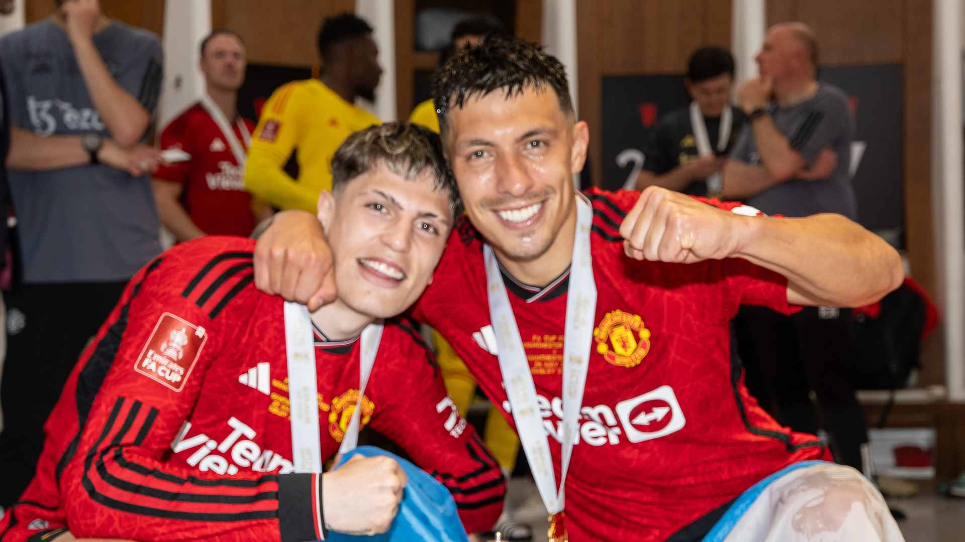 New images from Man Utd dressing room after 2024 FA Cup triumph ...