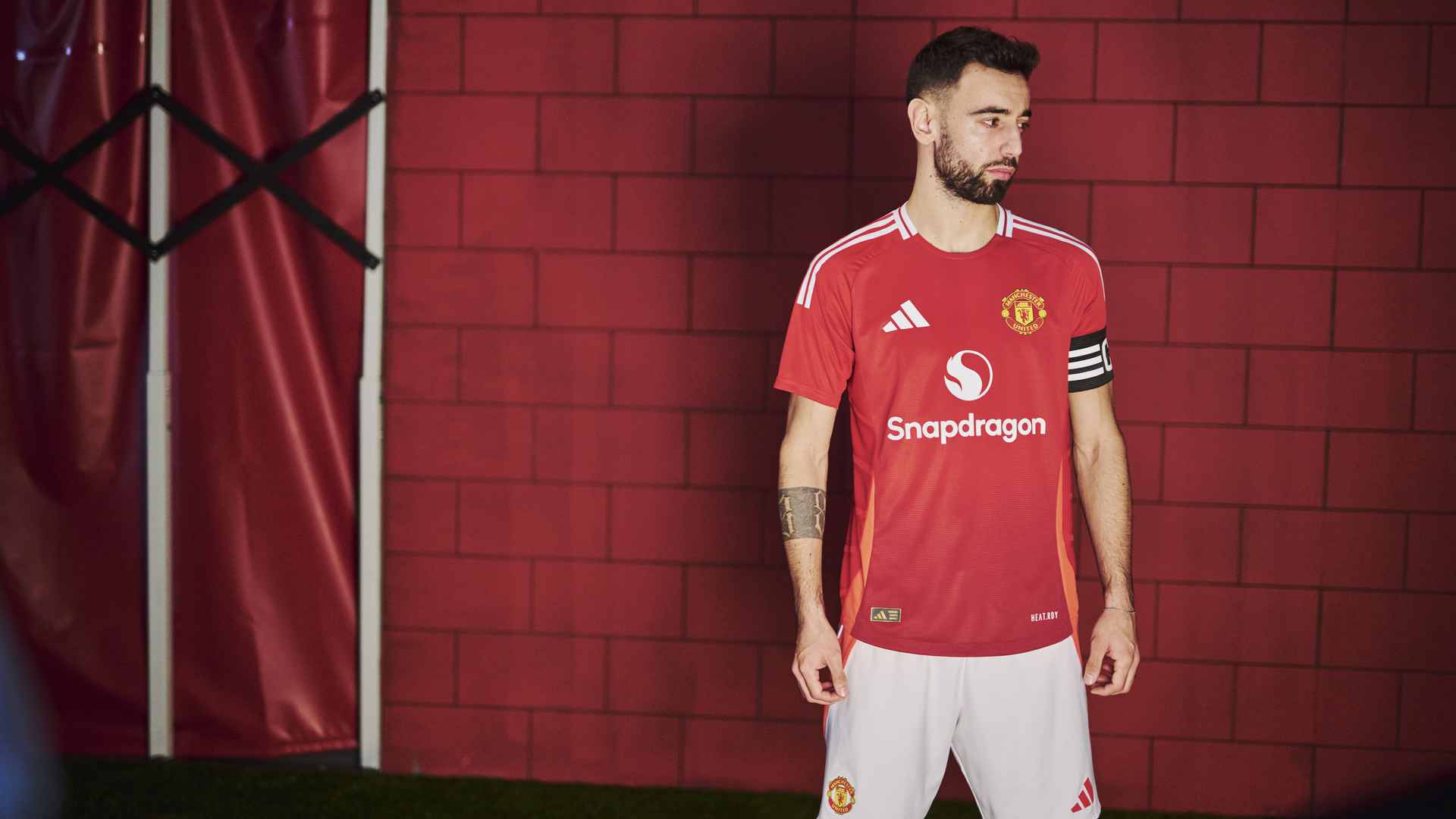 What happens at a kit shoot? | Manchester United
