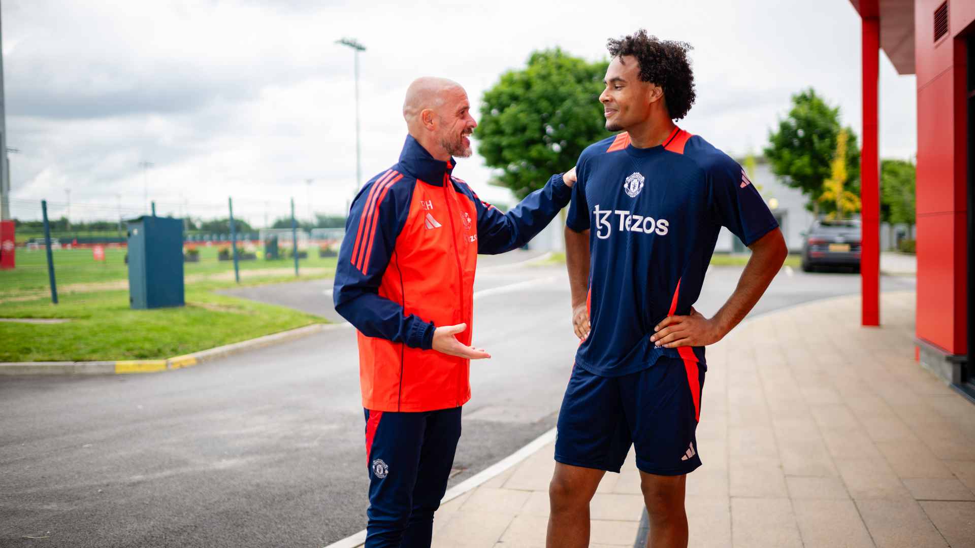 Ten Hag provides clue over the fitness of Joshua Zirkzee | Manchester United