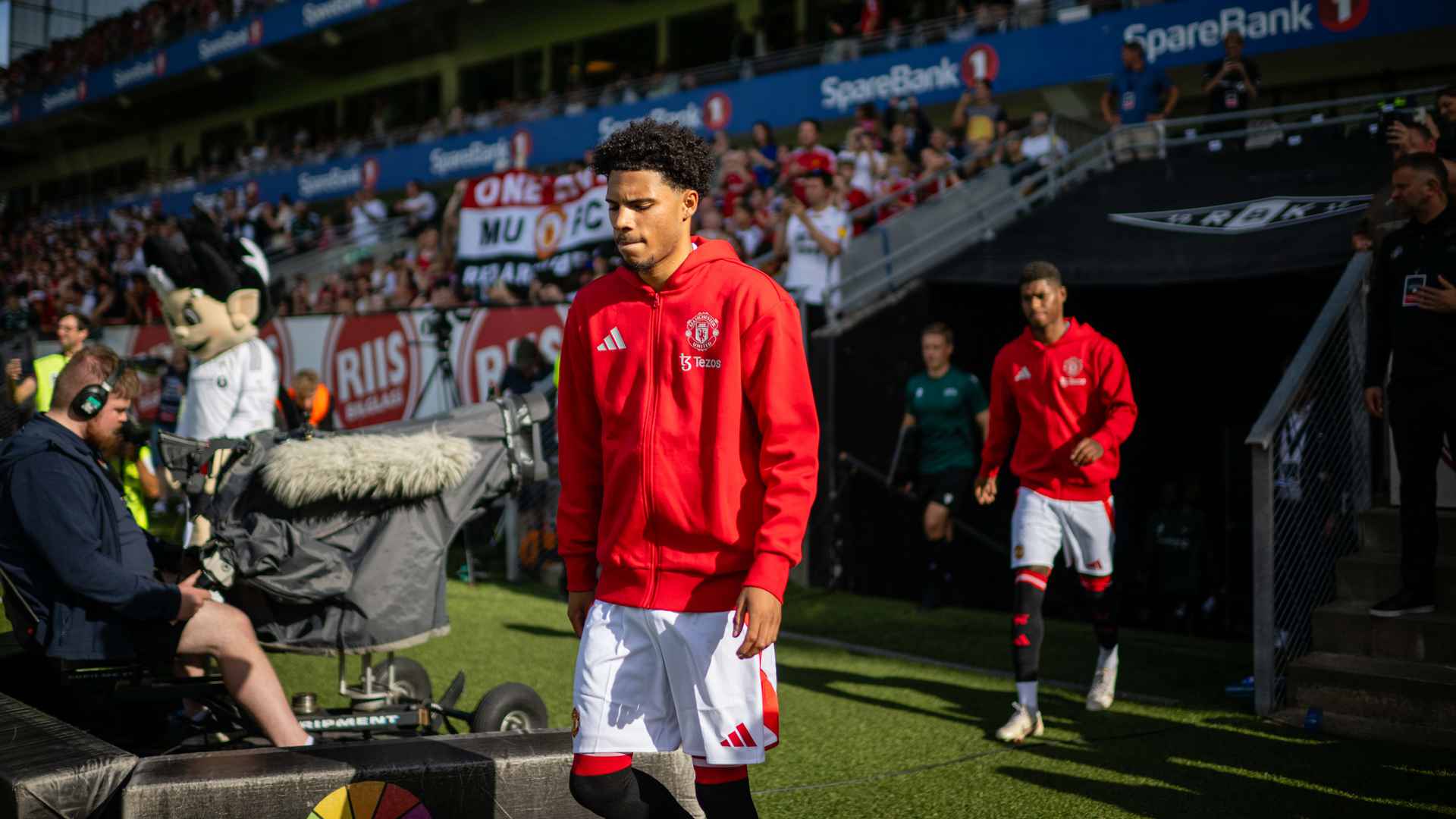 Ethan Williams joins Cheltenham Town on loan | Manchester United