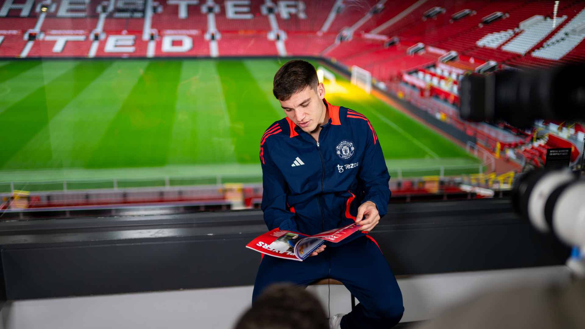 Latest edition of Man Utd magazine Inside United is out now ...