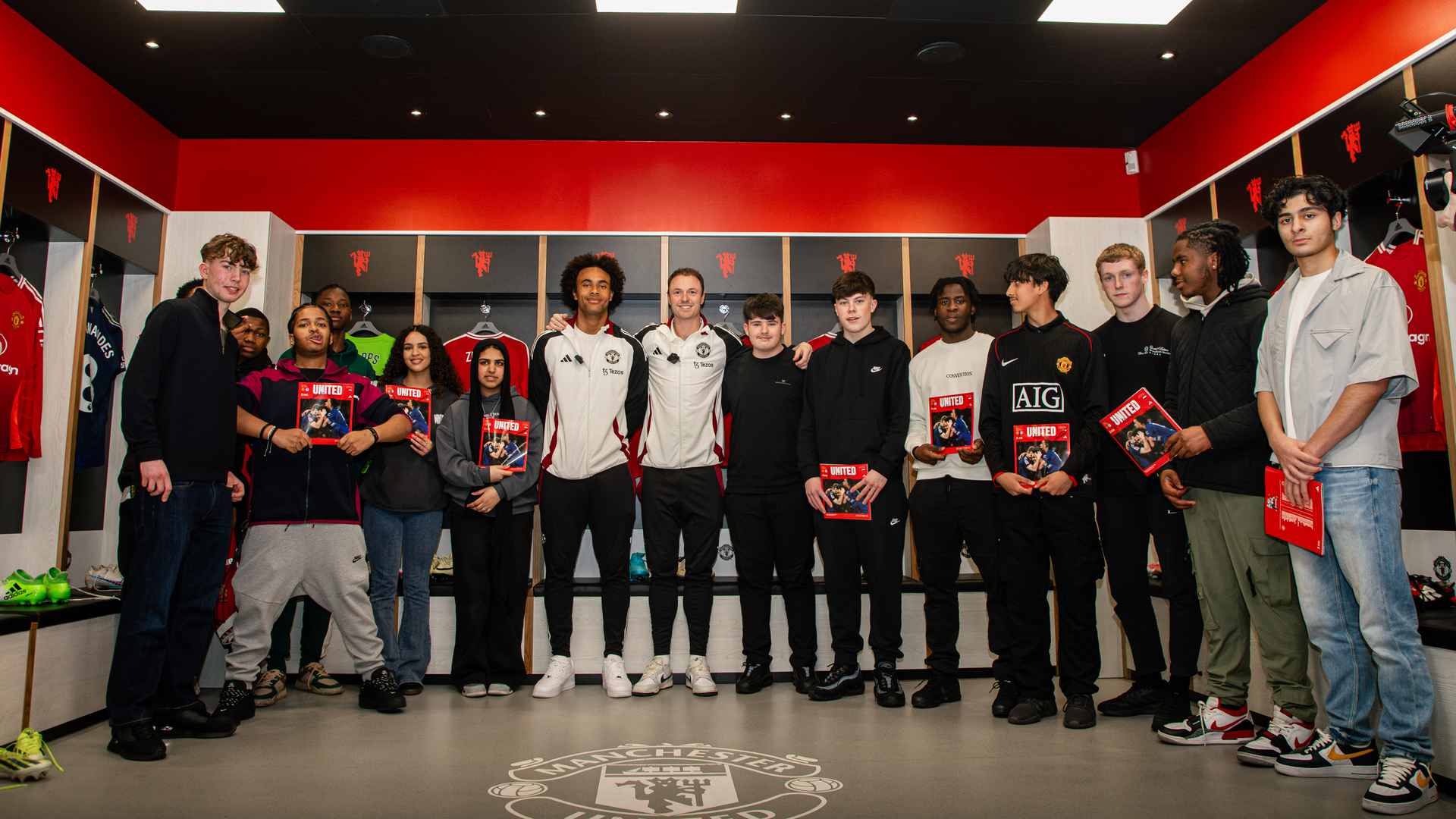 Joshua Zirkzee and Jonny Evans join Man Utd Foundation participants in ...