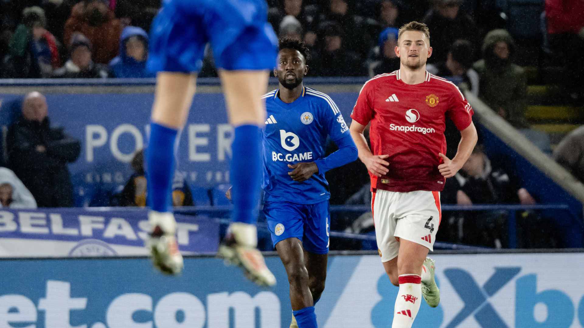 WSC Matthijs de Ligt block to deny Facundo Buonanotte Leicester v Man ...