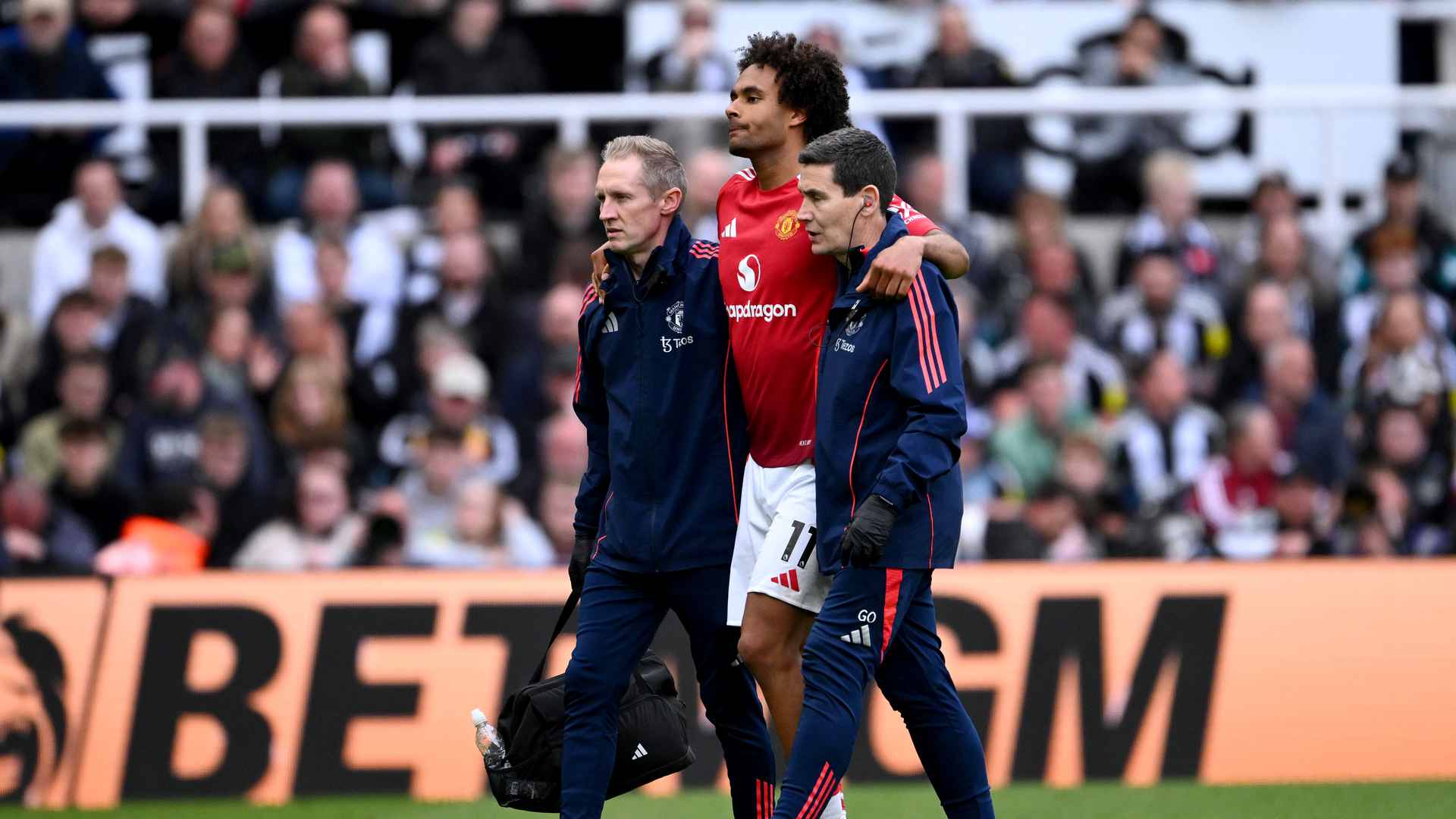 Joshua Zirkzee injury update after Newcastle defeat | Manchester United