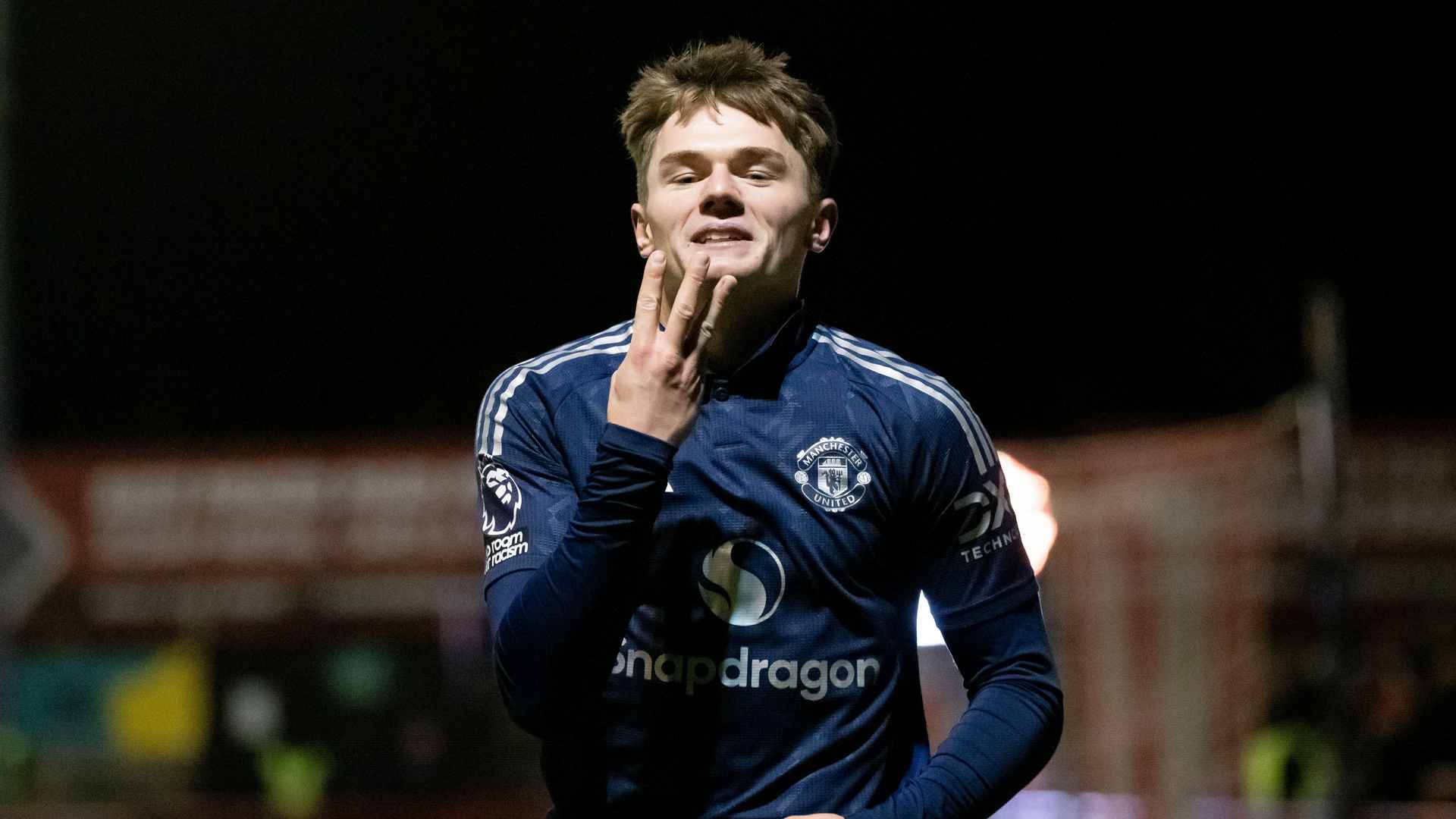 Ethan Ennis joins Doncaster Rovers on loan 10 January 2025 | Manchester ...