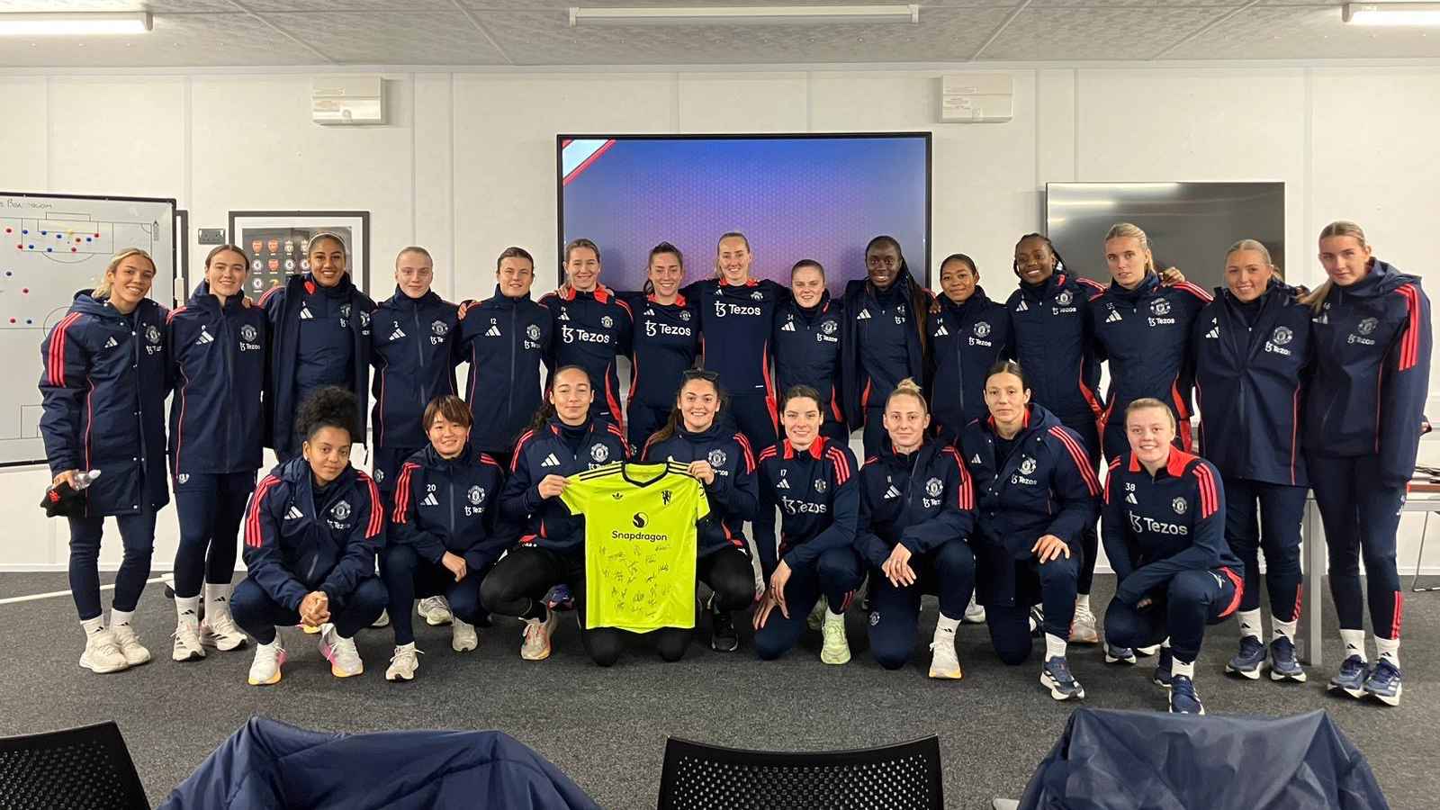 Manchester United Women send touching message to Bayern Munich ...