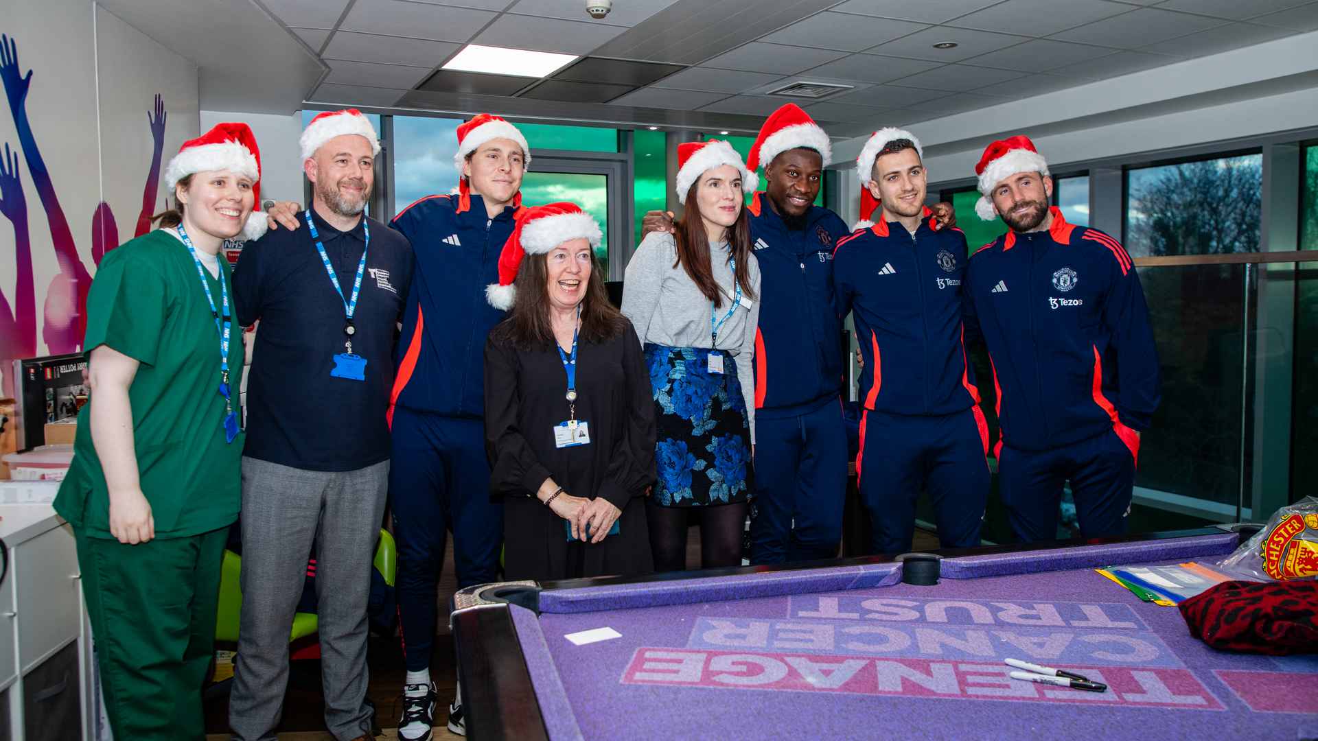 United players visit local children's hospitals | Manchester United