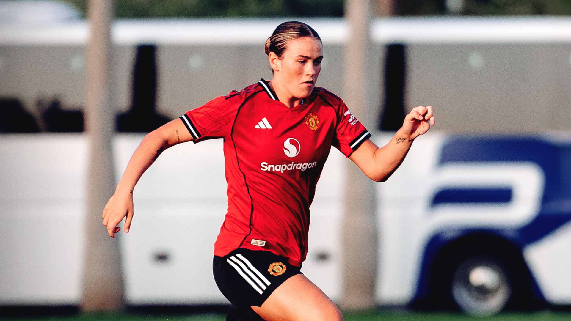 Grace Clinton leaves Man Utd in permanent transfer to Man City | 4 ...