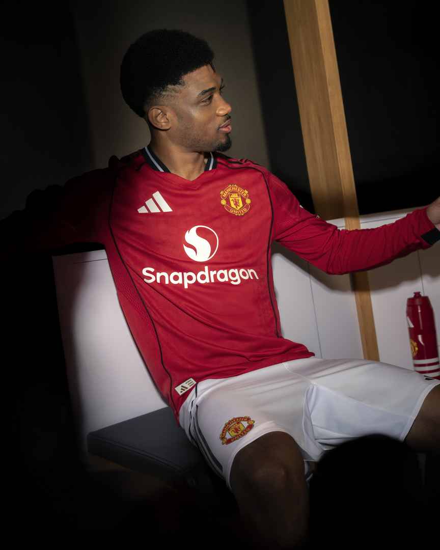 Man Utd players in new 2025/26 home kit | Manchester United