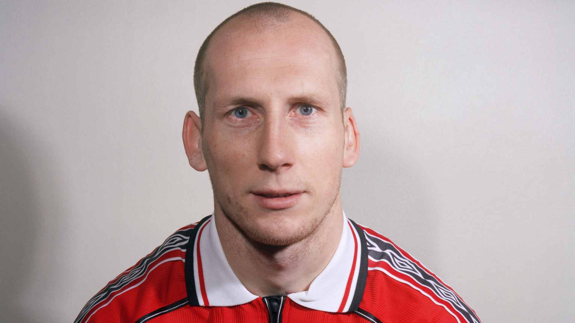 Transfer Tales: Jaap Stam signs for Man Utd | Manchester United